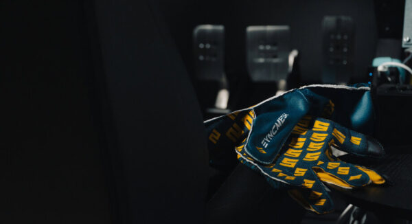 The Ultimate Guide to Sim Racing Gloves - Syncmesh