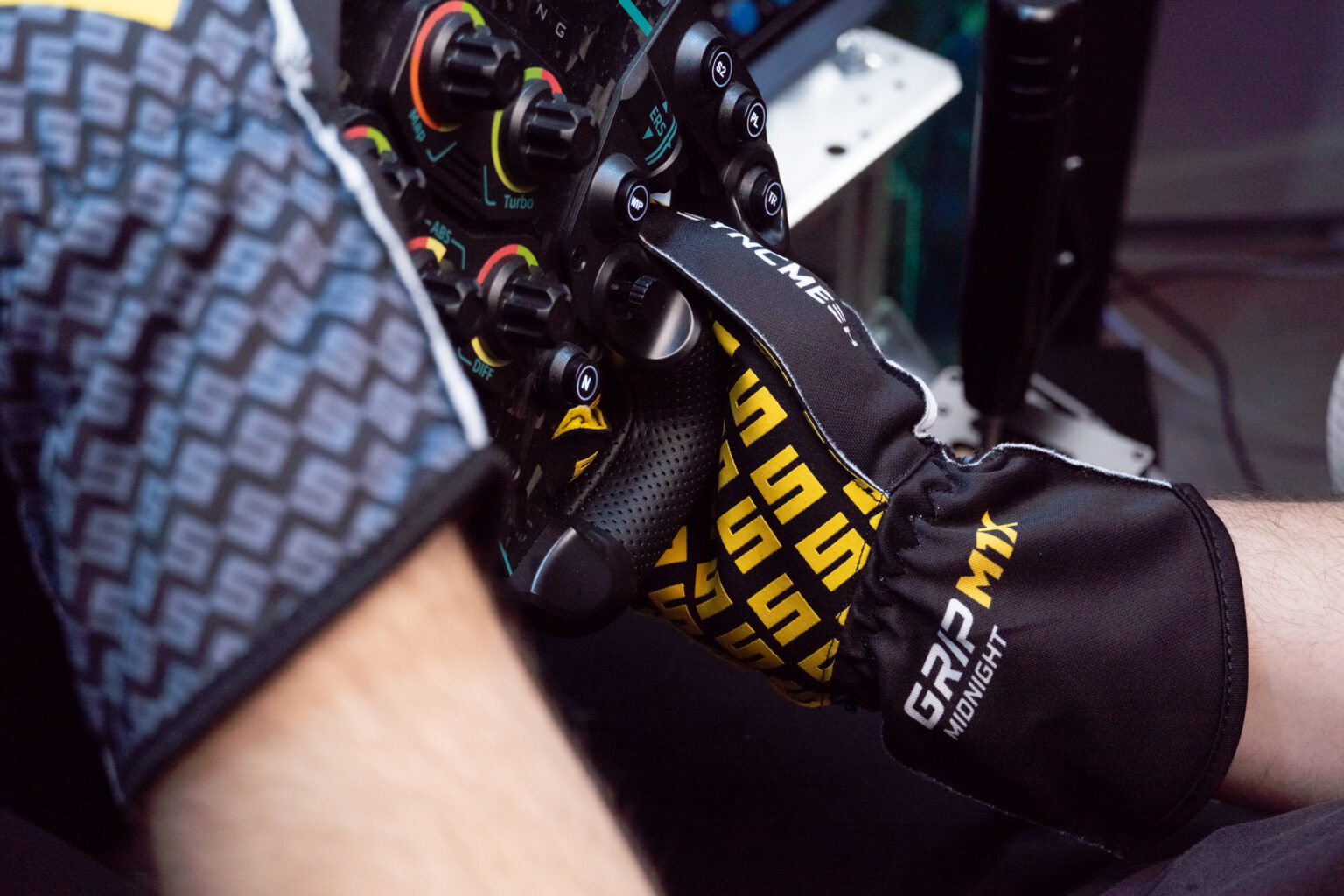 Premium Quality Sim Racing Gloves - Syncmesh